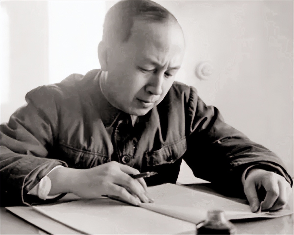 Qian Xuesen exclaimed suddenly after dinner: This dish smells wrong ...