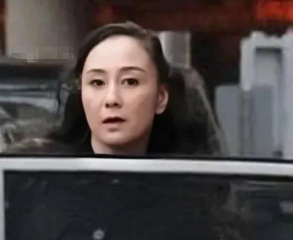 61-year-old Li Zhihan showed up, with loose skin and sagging cheeks ...