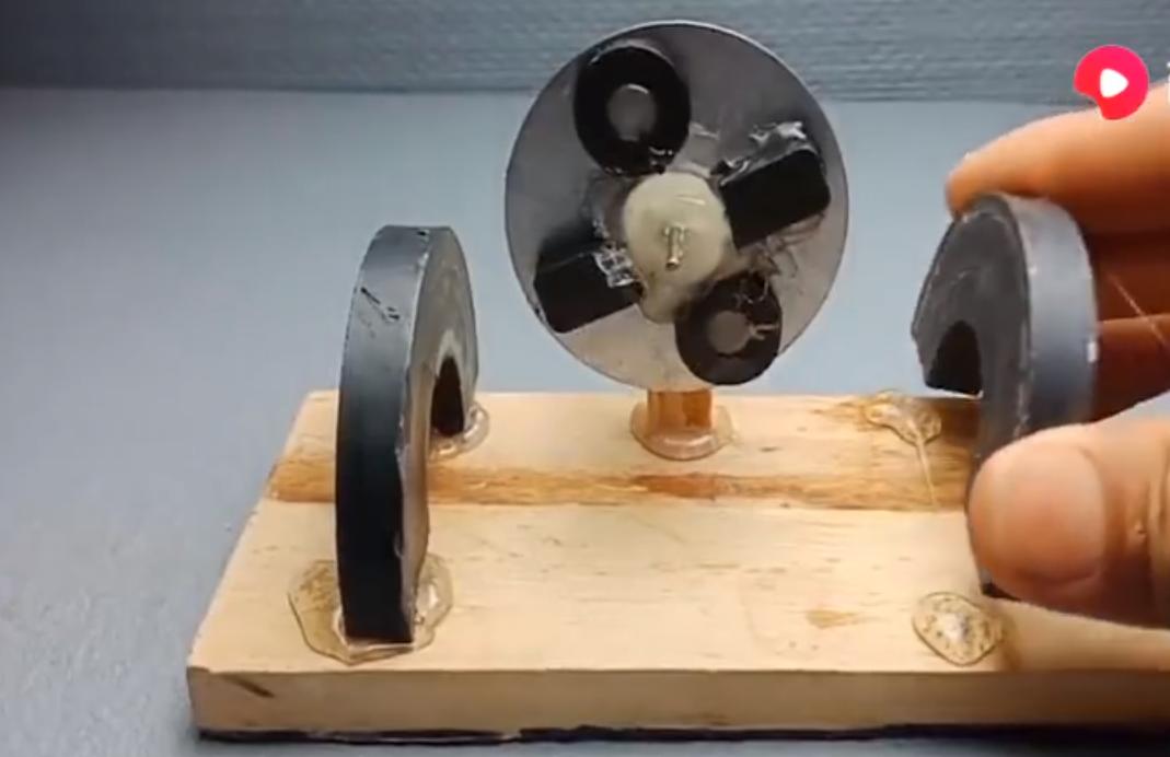 Perpetual motion machine is coming?Without a power supply, two magnets ...