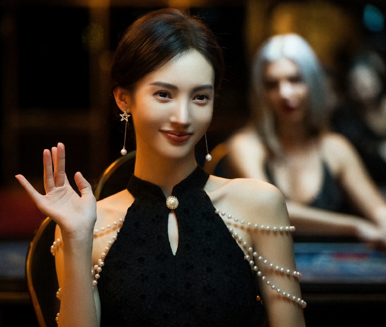 "Desperate for All" woman's "description is haggard", how many "heavy ...