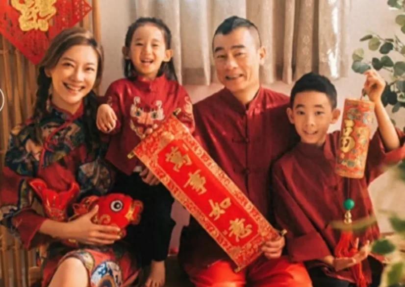 Celebrities celebrated the New Year in a fancy way, but Li Xiaolu didn ...