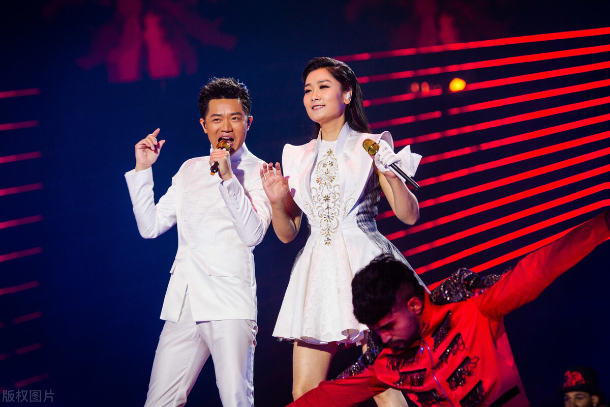 Phoenix Legend, they have a tacit understanding on stage like a couple ...