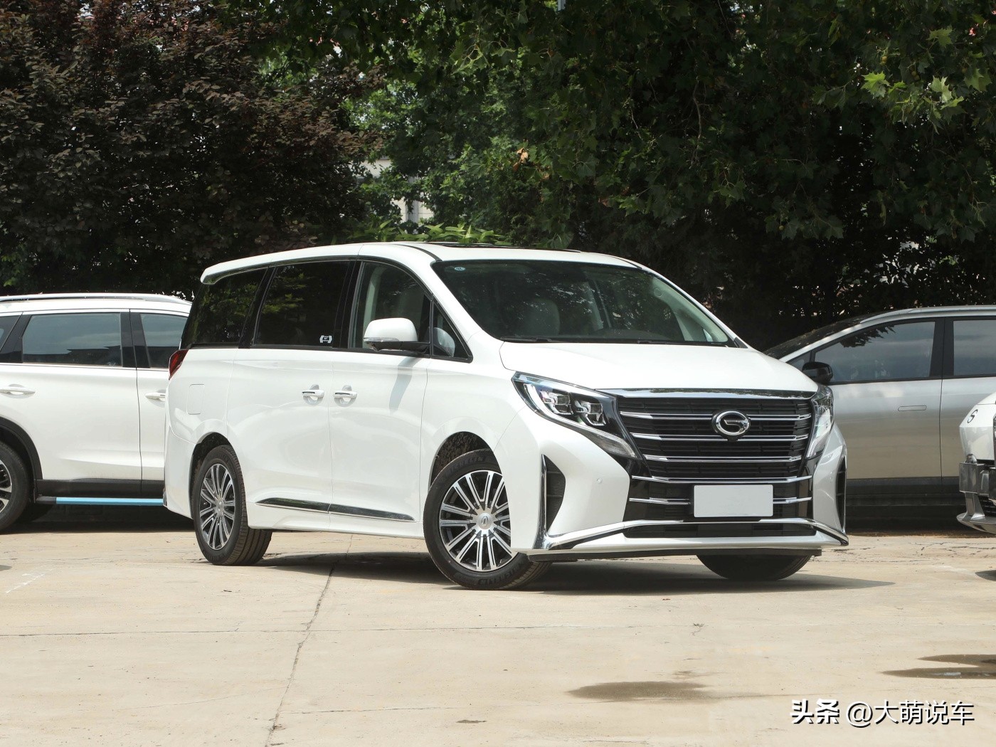 It is recommended to drive a MPV for long-distance home runs during the Chinese New Year. These ...
