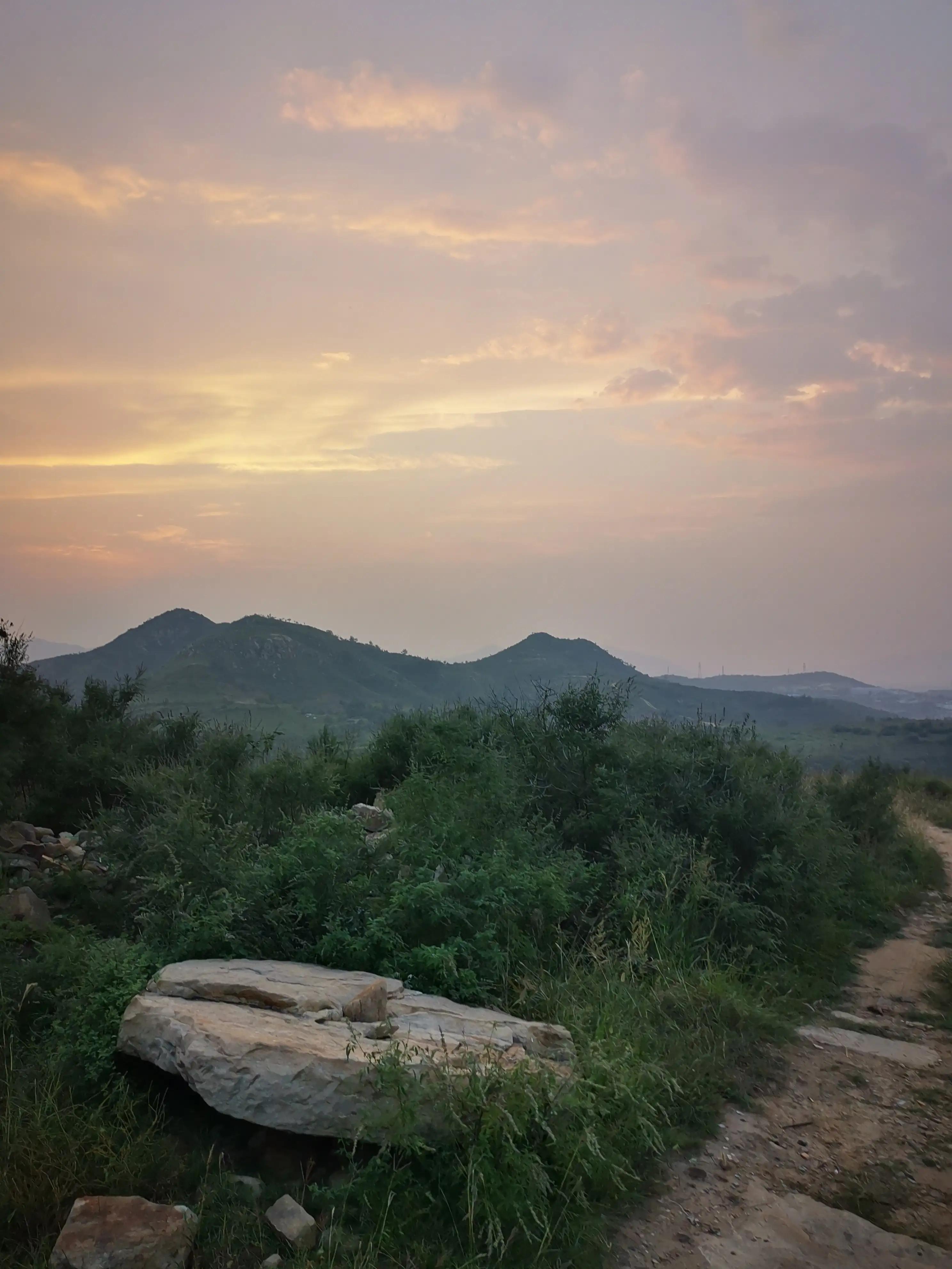 Fragrant Hills at dusk - iNEWS