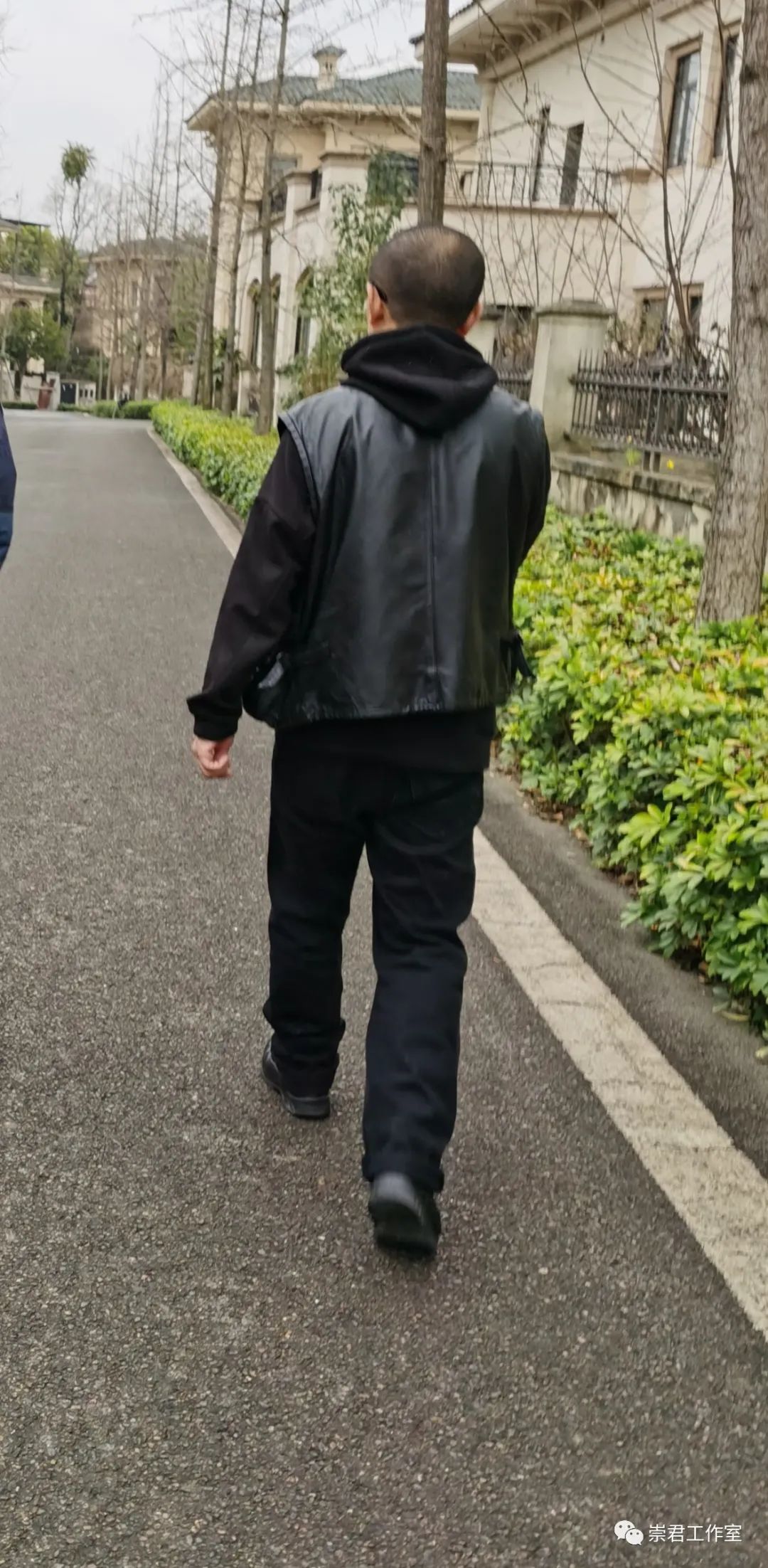 Jile Yizhi's photo (painter Ran Chongjun) - iNEWS