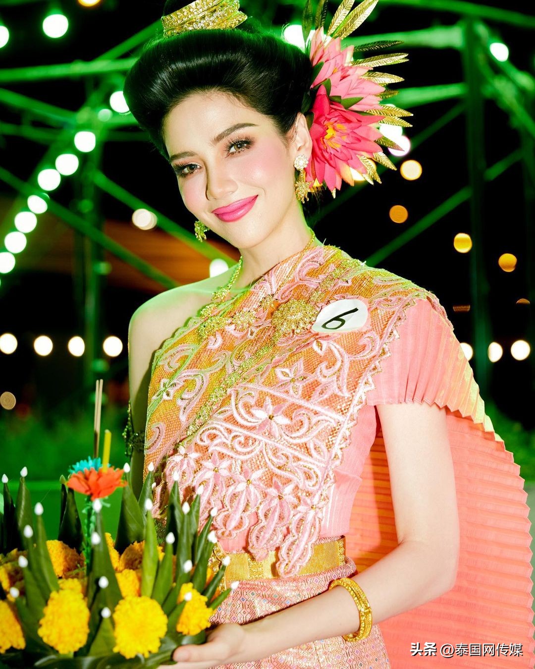 Funny beauties haunt!Thai actress Gina & Pooklook's retro makeup for ...