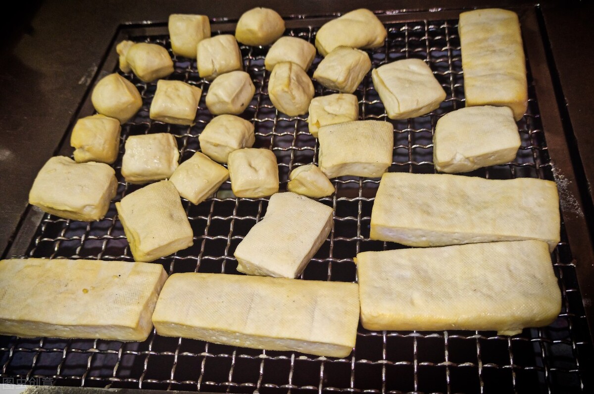 Exploring the traditional production process of "Shiping Tofu" - iNEWS