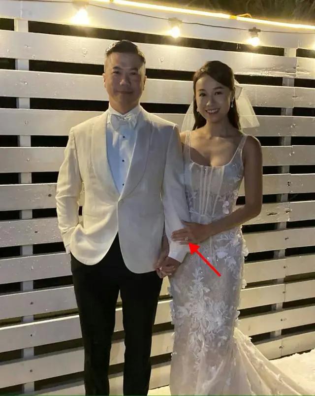 Huang Xinying officially announced her marriage. The wedding scene was exposed in a very low-key ...