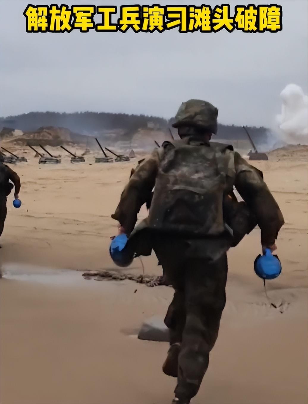 Facing Taiwan's front-line J-16, rocket bombs bombarded the beach. The ...