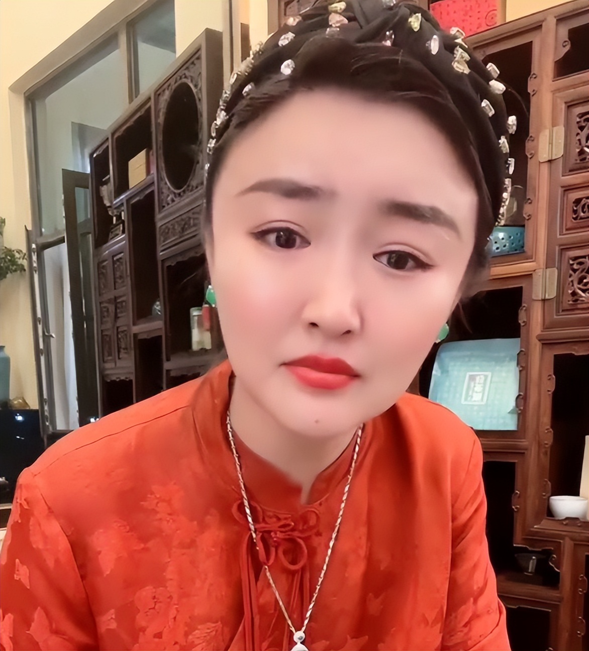 Jiaojiao bombarded Zhao Benshan with tears: He sent Zhao Si to check my ...