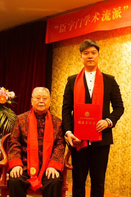 Mi Luo, the successor of a famous national doctor of traditional ...