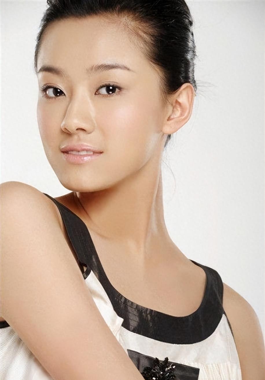 Meng Zhen: She was once the goddaughter of Zhao Benshan. At the peak of ...