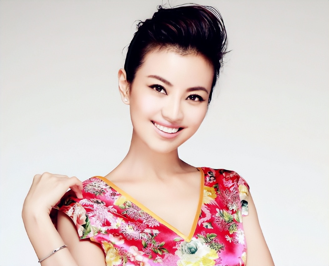 After living together with Sa Beining for four years, she turned around ...