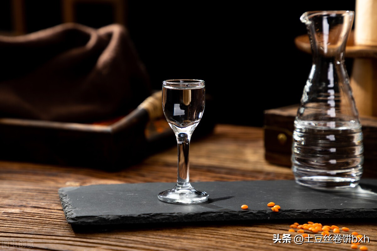 Another big "weird" in Shanxi, the locals don't drink "Fen wine", but ...