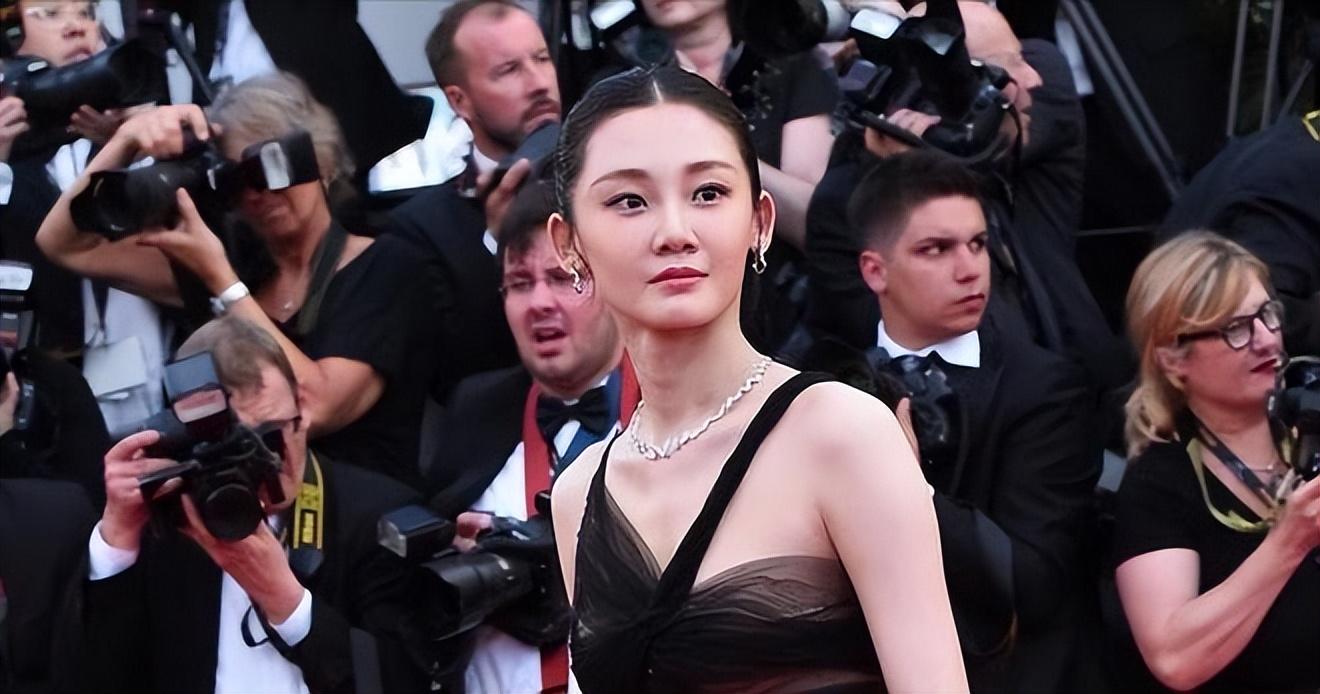 Feng Xiaogang said bluntly: She is too good at pretending, she will never be popular, let alone ...