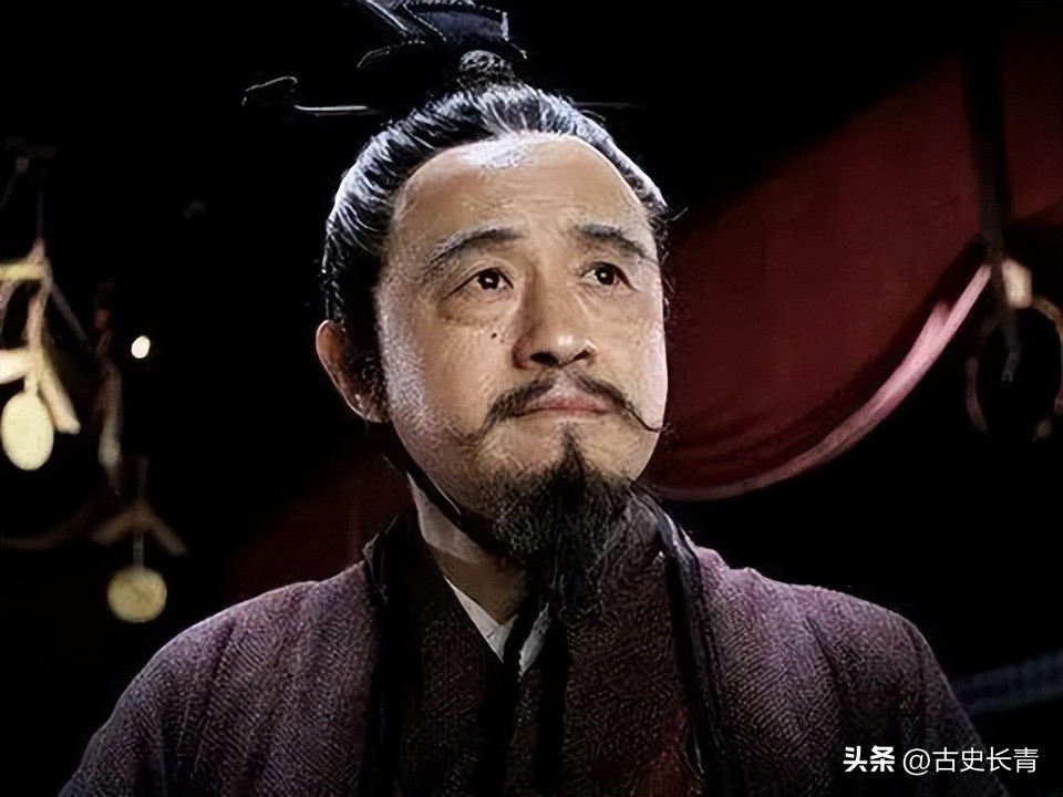 Why did Hui Shi make King Hui of Wei bow his knees to pay homage to the ...