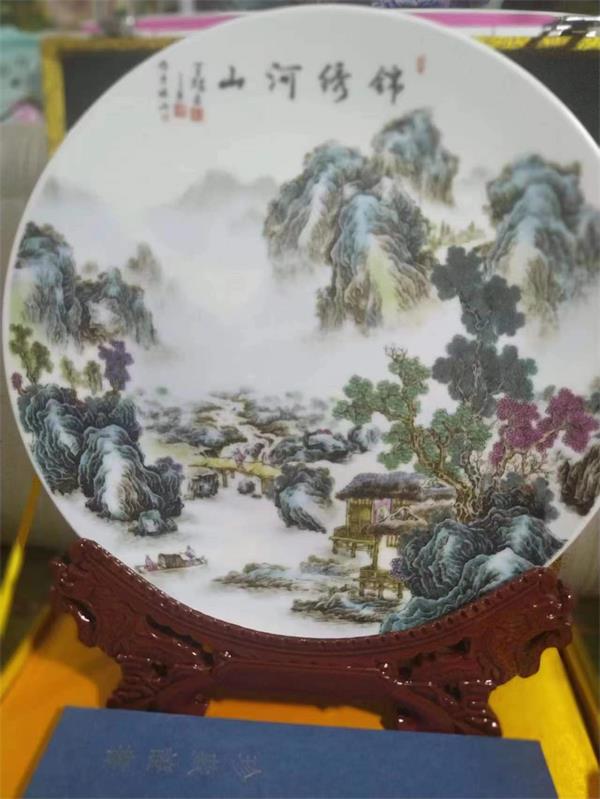 Master of Porcelain - Appreciation of Wang Xiliang's Works - iNEWS