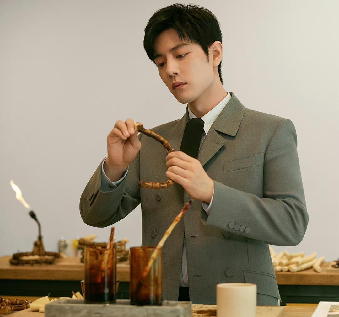 Xiao Zhan starred in Shooting the Condor, praised the newcomer, and was questioned about his ...