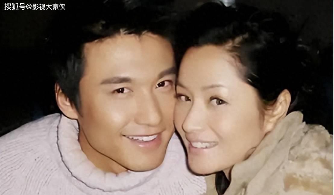 52-year-old Qu Ying walked on the catwalk. Hu Bing admired the whole ...