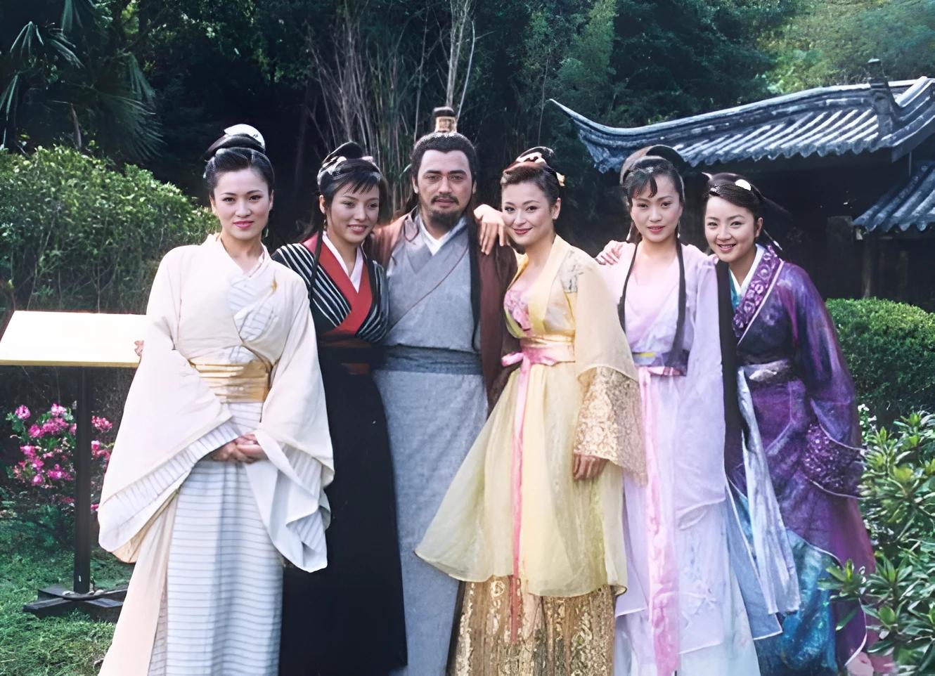 No wonder Wang Yuyan had to leave Duan Yu and marry Murong Fu. Look at ...