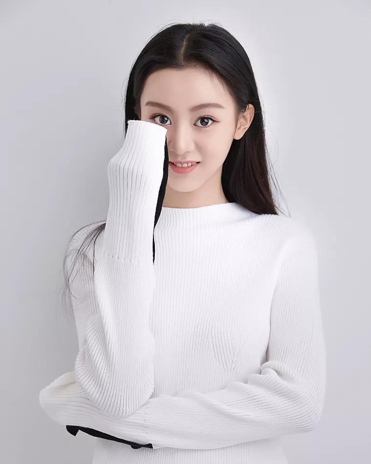 Like flowers and jade, pure and lovely Xu Muchan - iNEWS