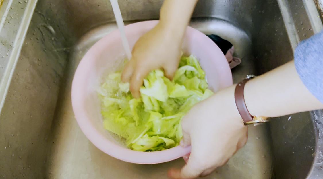 The best way to make cabbage, dry pot torn cabbage, salty and delicious ...