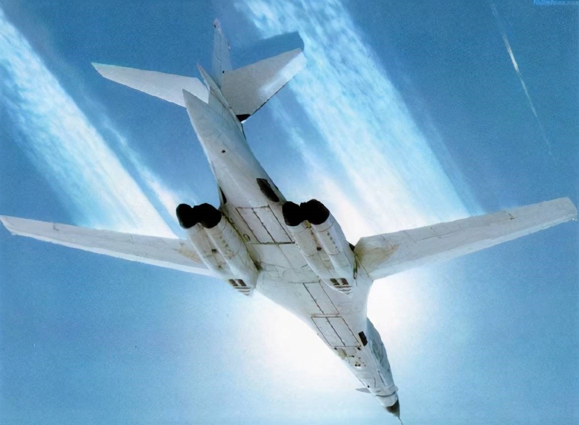 The world's largest strategic bomber, when did the Tu 160 pass 40 years ...