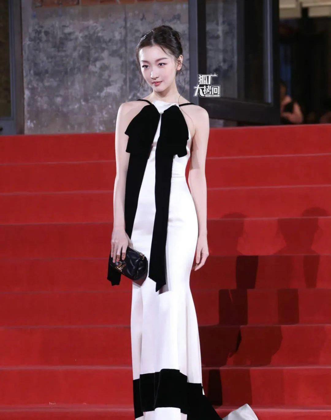 Original Yang Ziyan crushes Dilireba? I laughed when I saw the raw ...