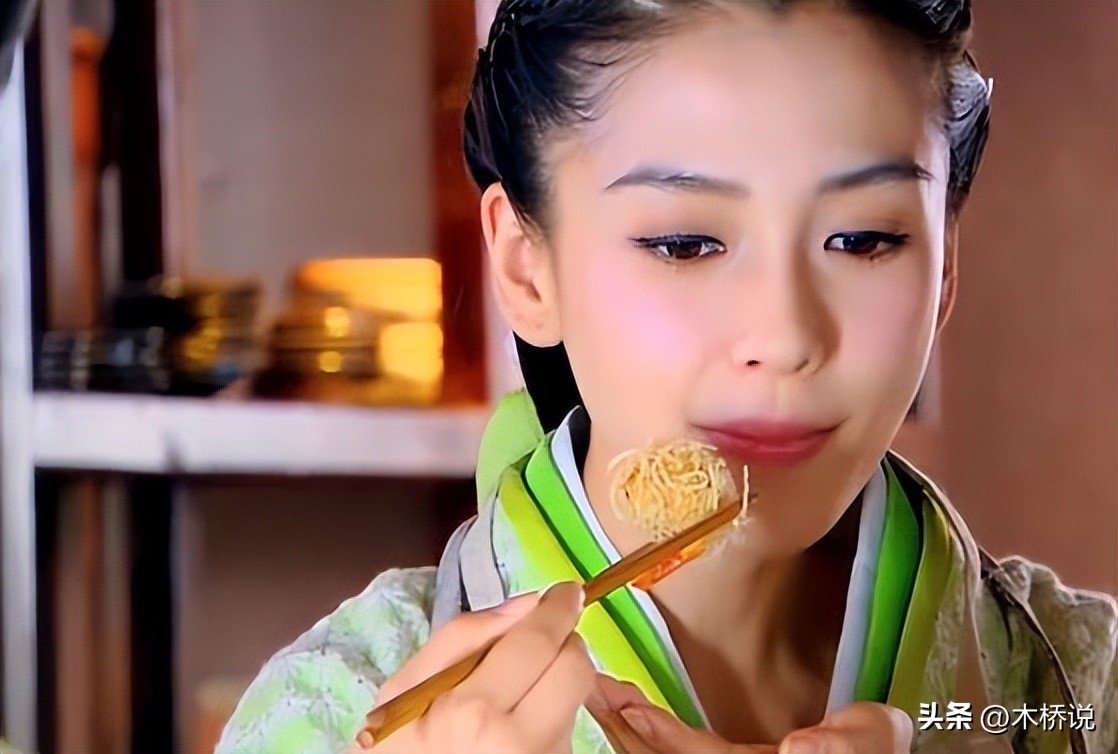 It's also a scene of eating, how many "fake eating" actors are slapped ...