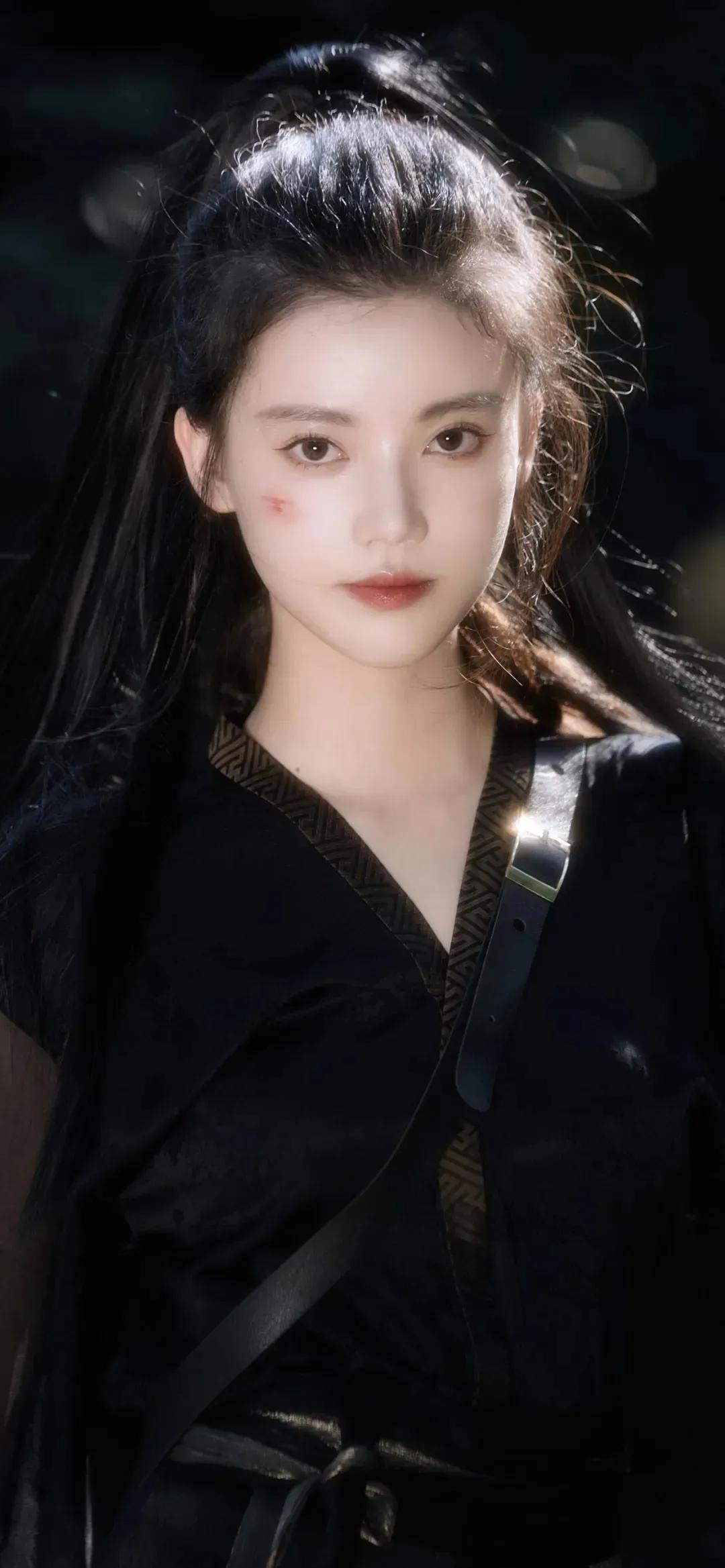 Sun Jenny's costume photo - iNEWS