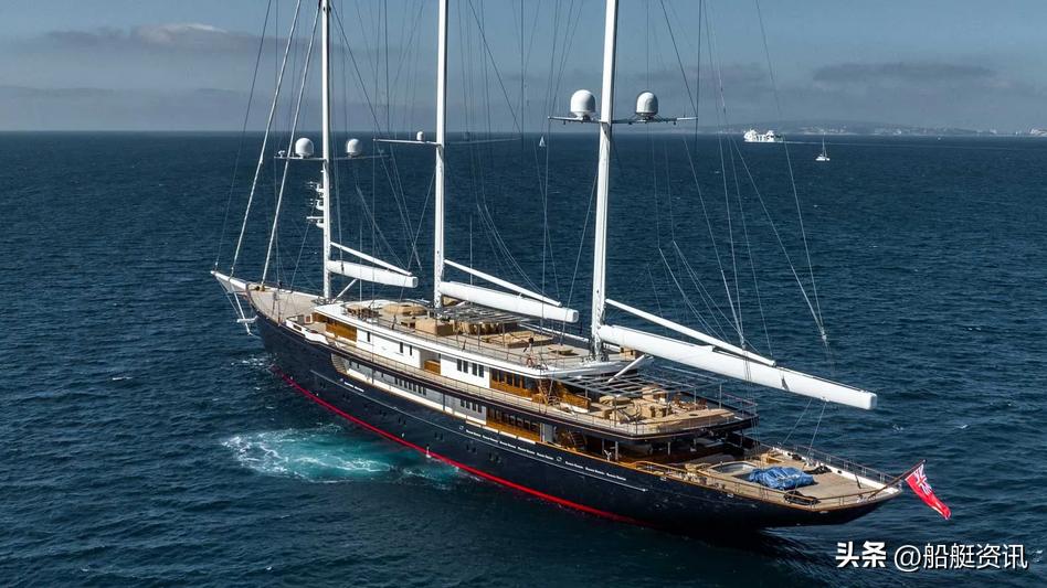 Why would a superyacht owner like Bezos need a 75-meter support boat ...