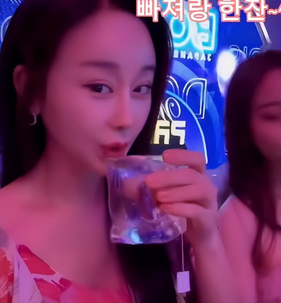 Really play their own way! Xian Suyuan had a great time drinking and ...