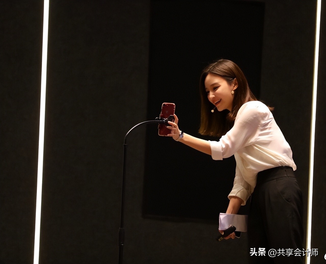 How does a live streaming anchor with an annual salary of one million ...