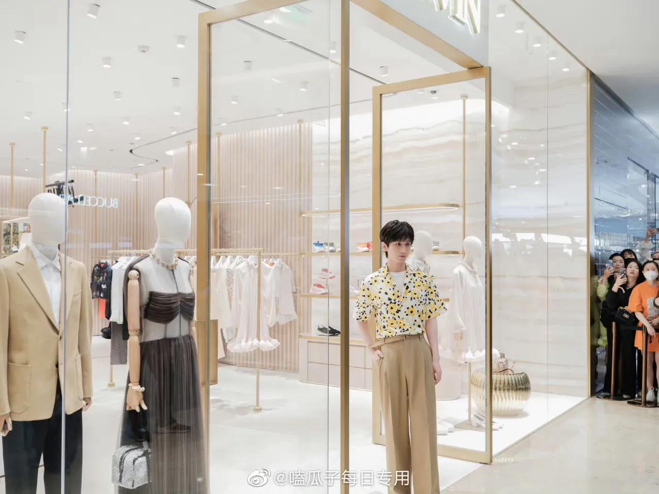 Are Wang Hedi and Cheng Yi's two-day off-the-shelf sports models ...