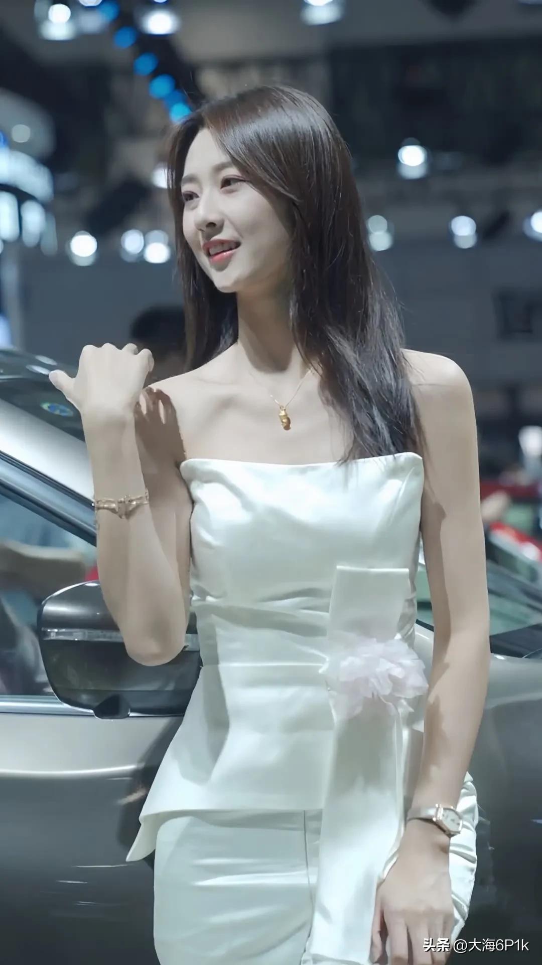 Suning, the most beautiful car model, temperament beauty... - iNEWS