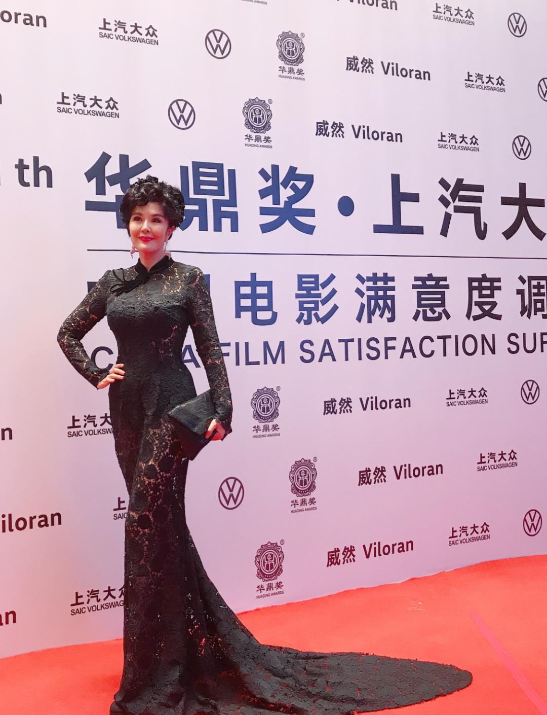 Yingda is bald and fat, hugging her rumored girlfriend is so greasy! Tian Min is prettier than ...