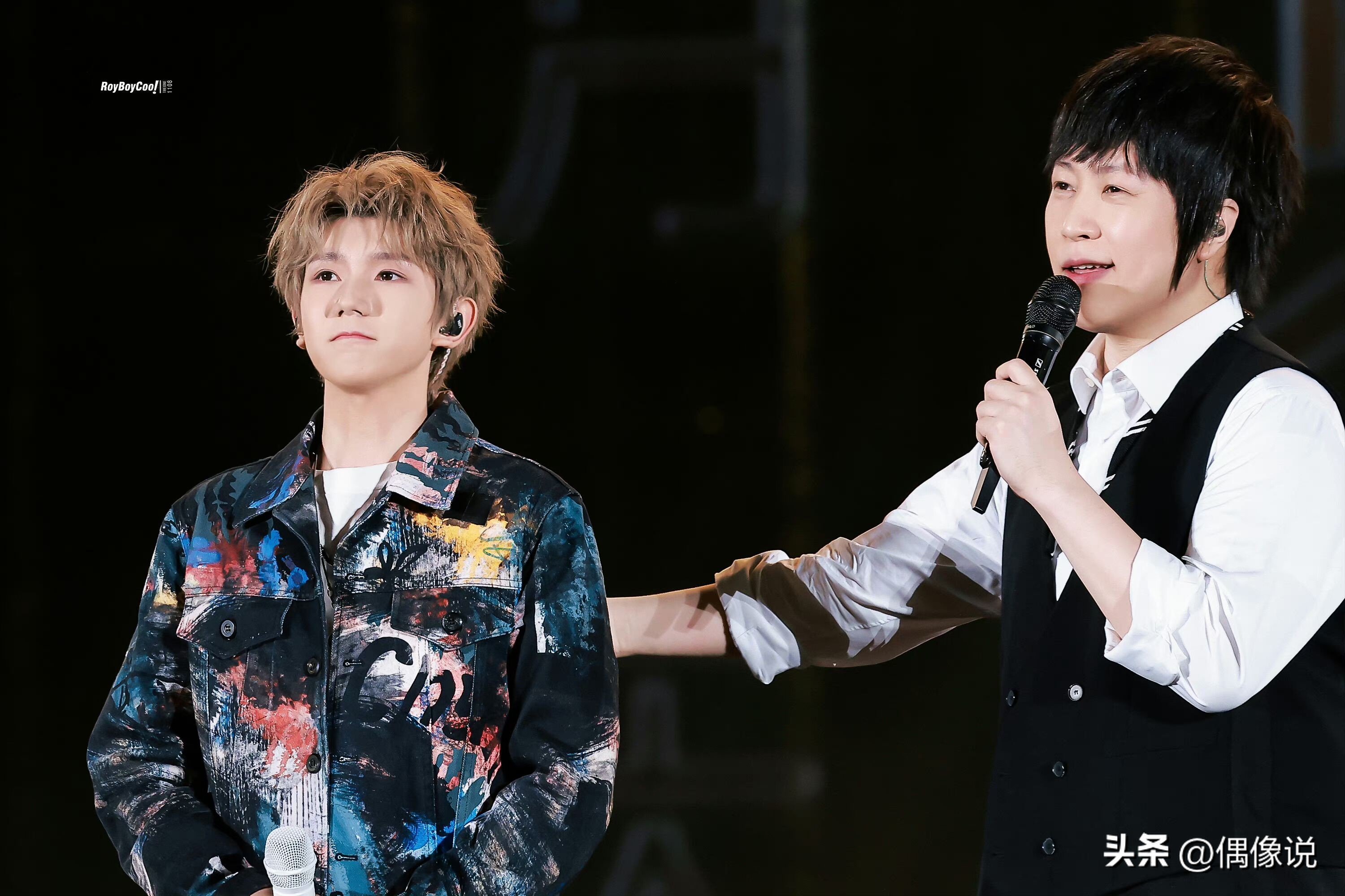 Wang Yuan sang "If We Never Met" at the Mayday Bird's Nest Concert, and ...