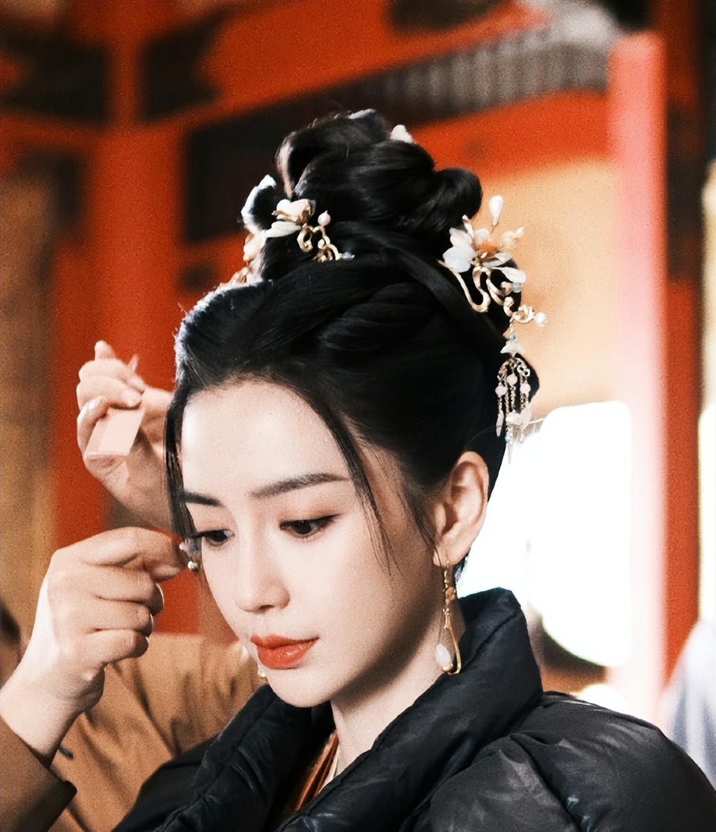 Yang Ying's trip to Japan caused dissatisfaction among fans. She ...