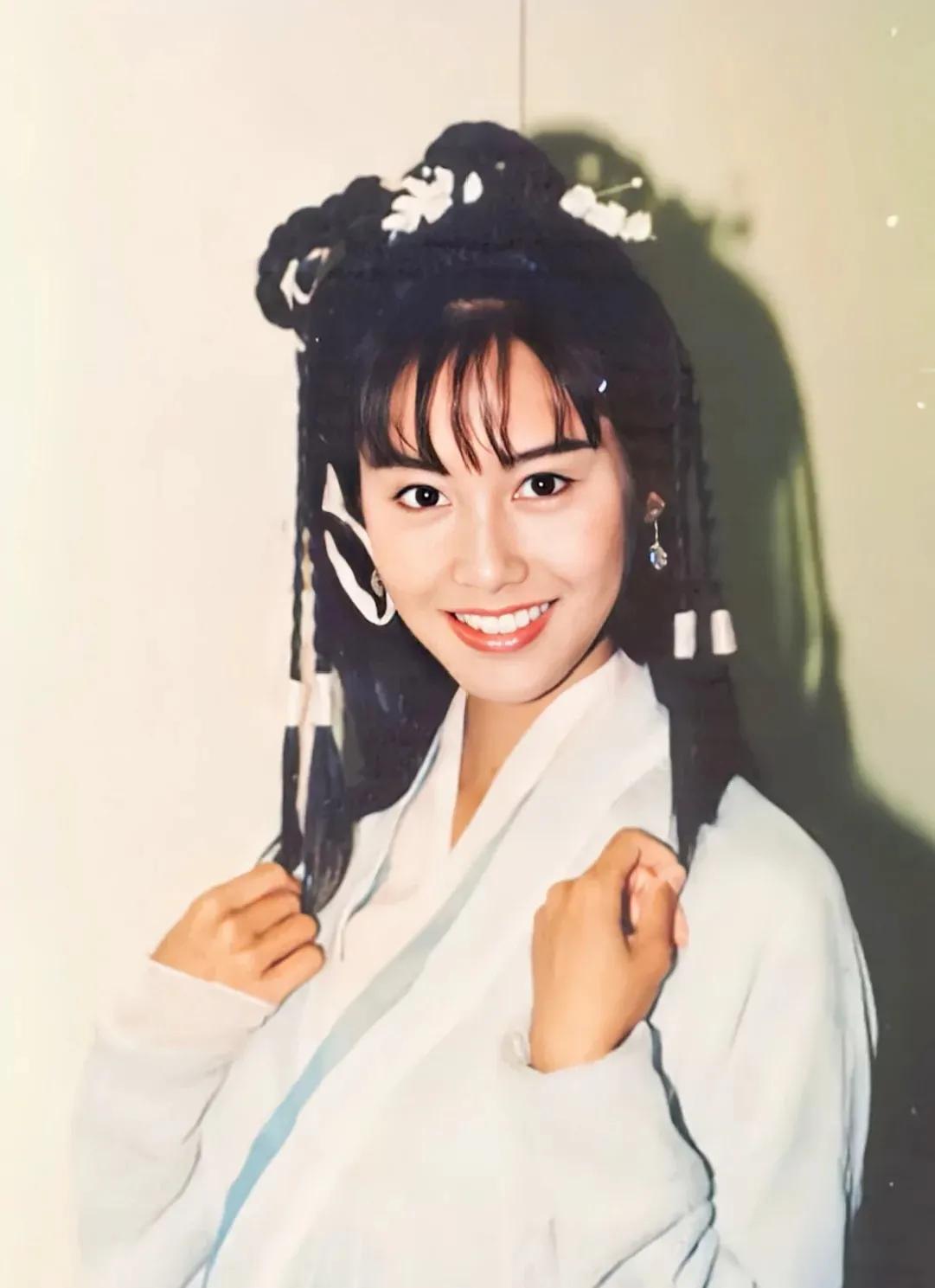 The young goddess (Zhu Yin) is pure and watery, as bright as the first ...