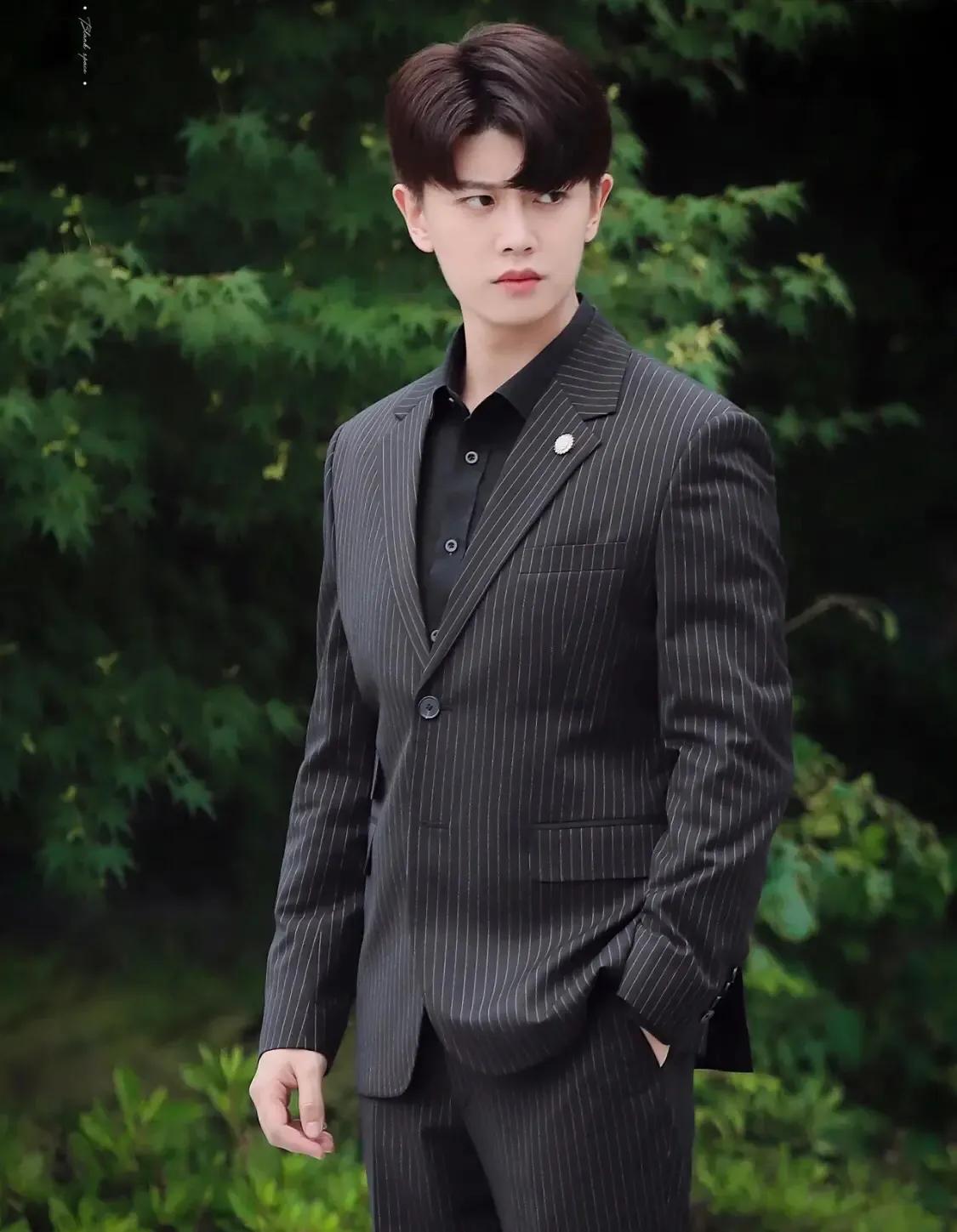 miss crow and mr lizard - iNEWS