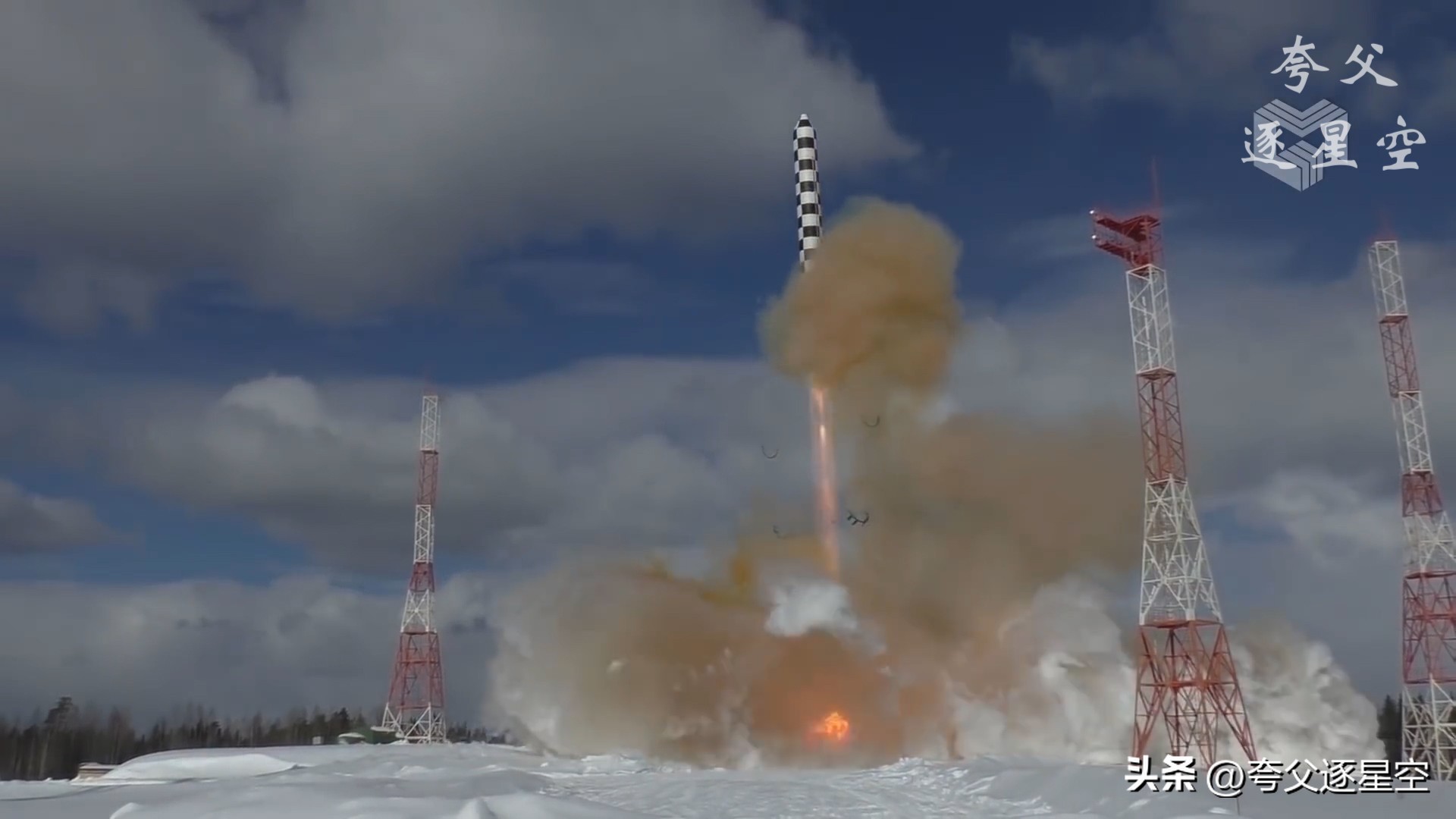 Cross-medium giant capsule UFO, with a speed of 10,000 meters per ...