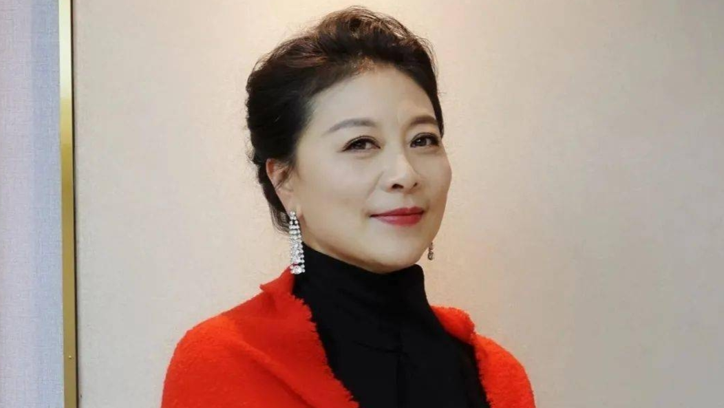 After the tragic movie, Yue Hong, divorced while breastfeeding, had ...