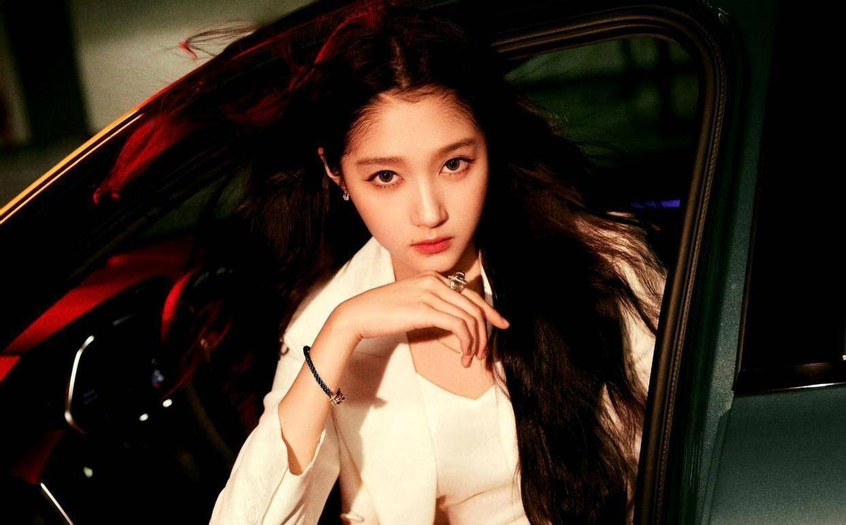 CCTV Autumn Evening Camera Becomes a Magic Mirror, Jin Chen's Face Is ...