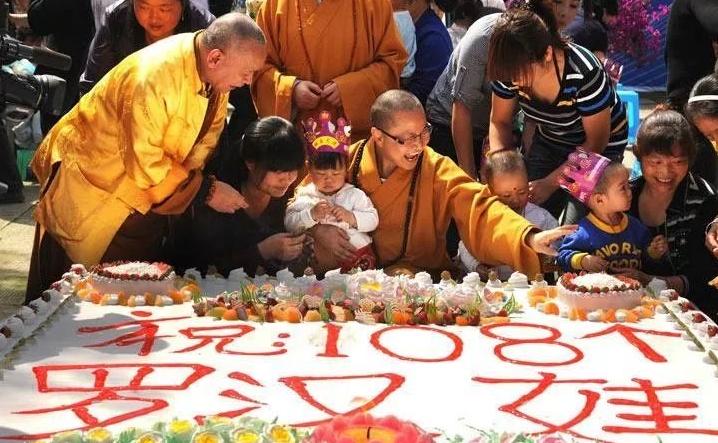 The eminent monk broke the secular world and took the initiative to ...