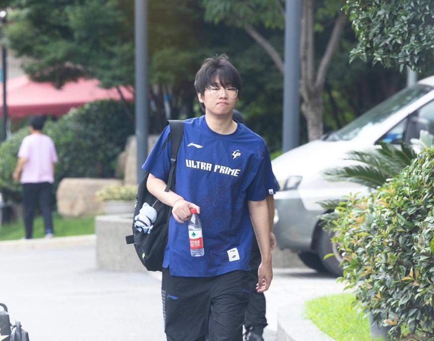 「Uzi是你們的die？」Ning怒斥彈幕噴子：烏茲敢復出就已經贏了！ - 頭條匯