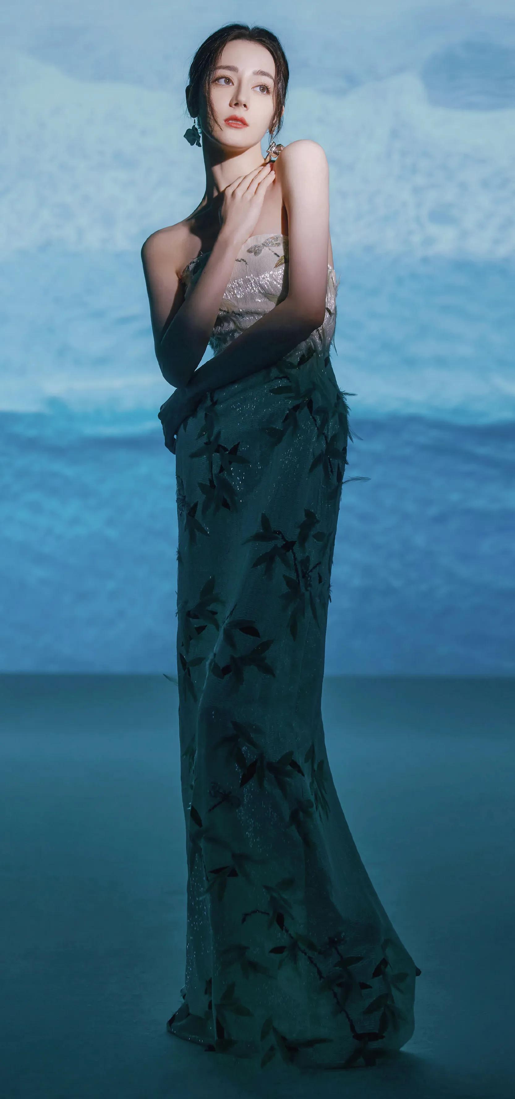 [Dilraba Wallpaper] Youlan lives in the vestibule, smoked and waiting ...