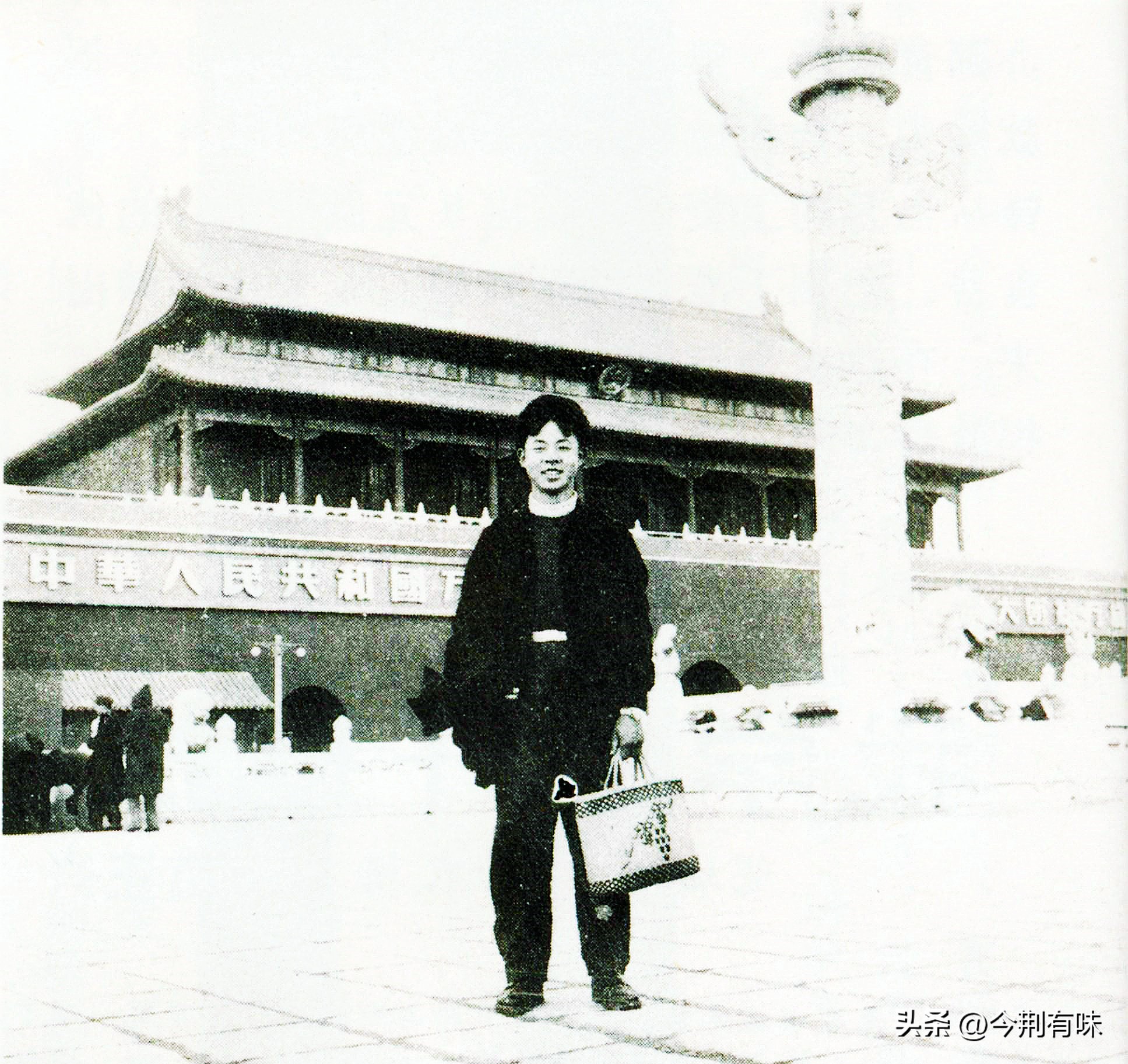 Lei Feng "drag racing" in front of Tiananmen Square on a motorcycle ...