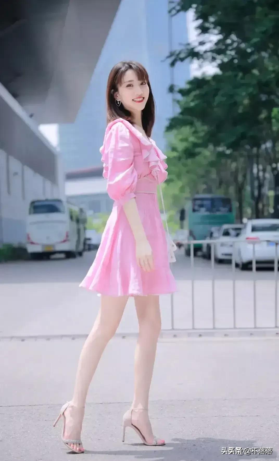 The most beautiful host - iNEWS