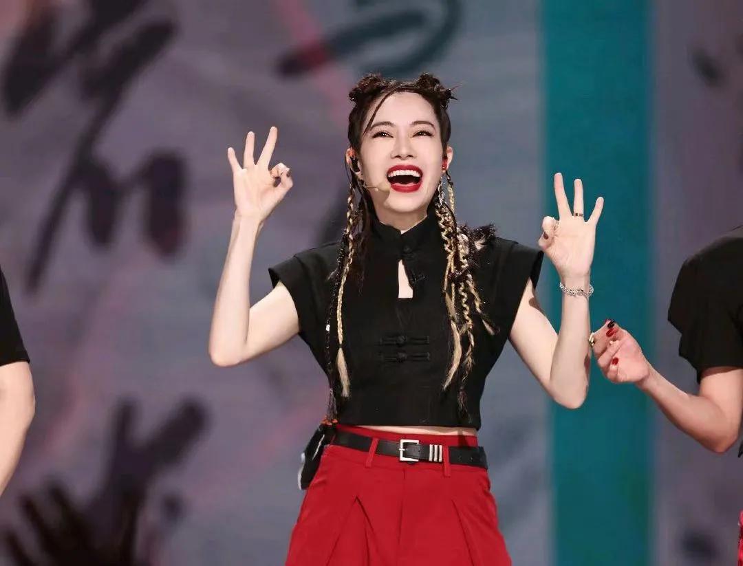 The fifth performance of Sisters Who Make Waves Season 4: Xie Na's ...