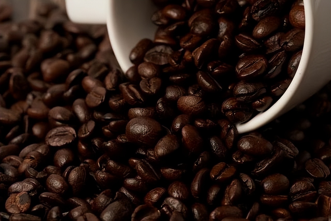 Women drink coffee, is it "accelerating aging" or "delaying aging"?The ...